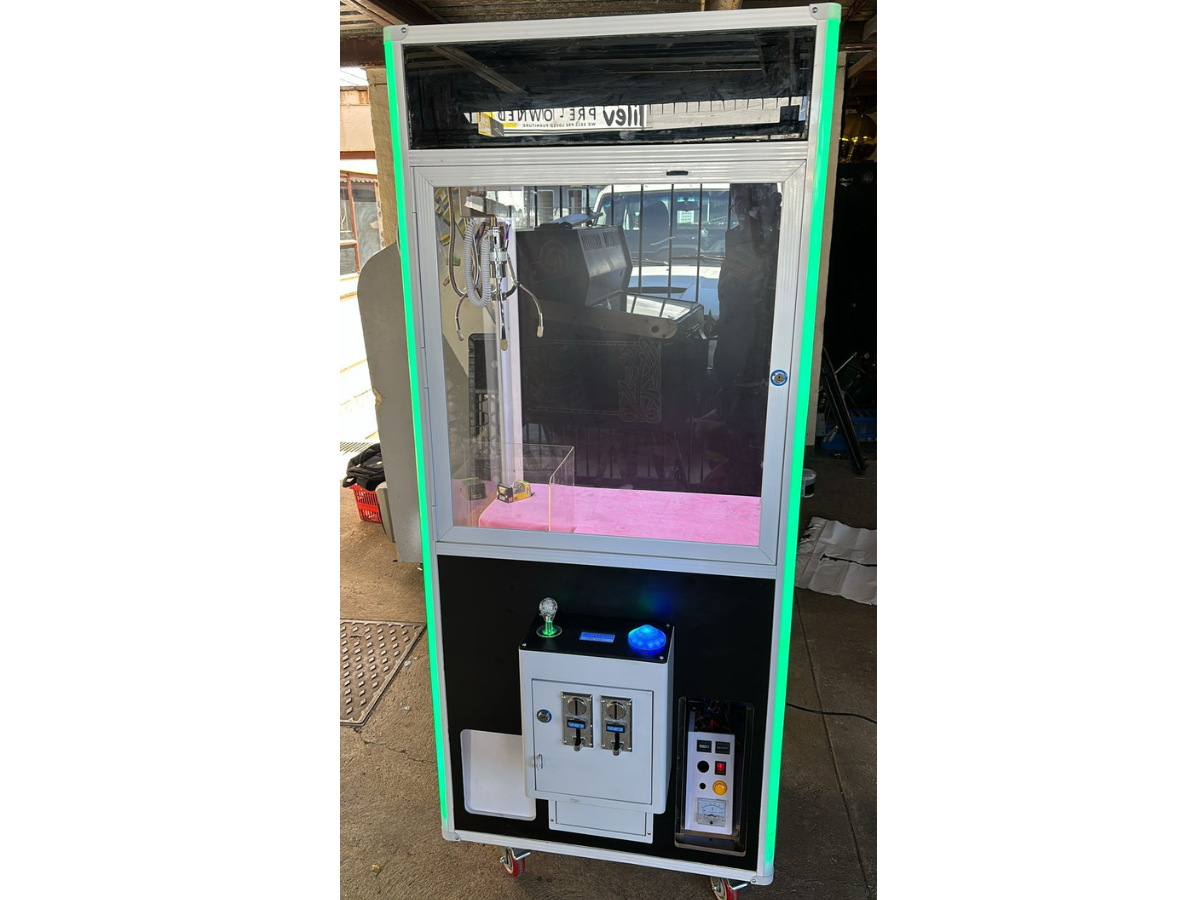 Claw Machine Plain Black – Arcade Fundi