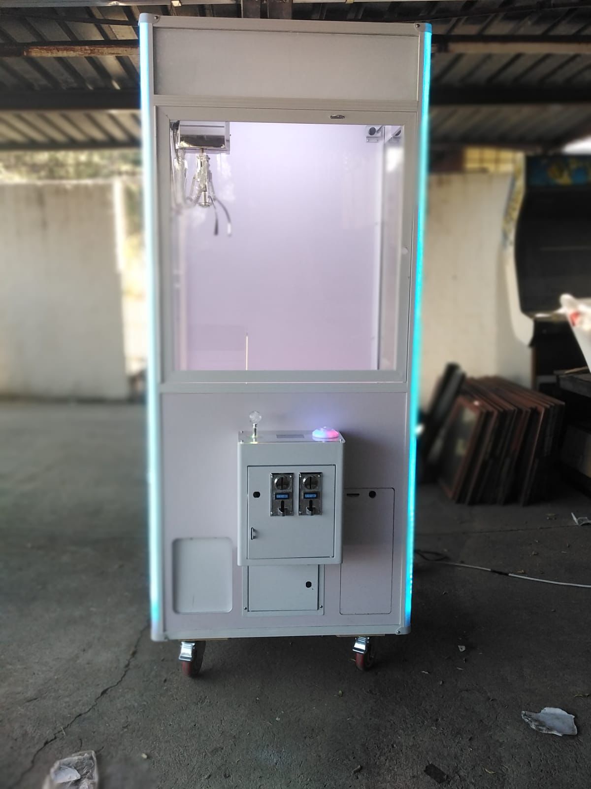 Claw Machine Plain White – Arcade Fundi